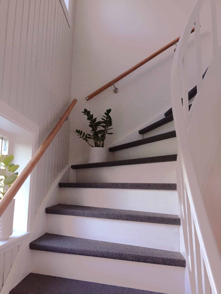 Montera handledare till trappa – tips för säker installation ute och ...